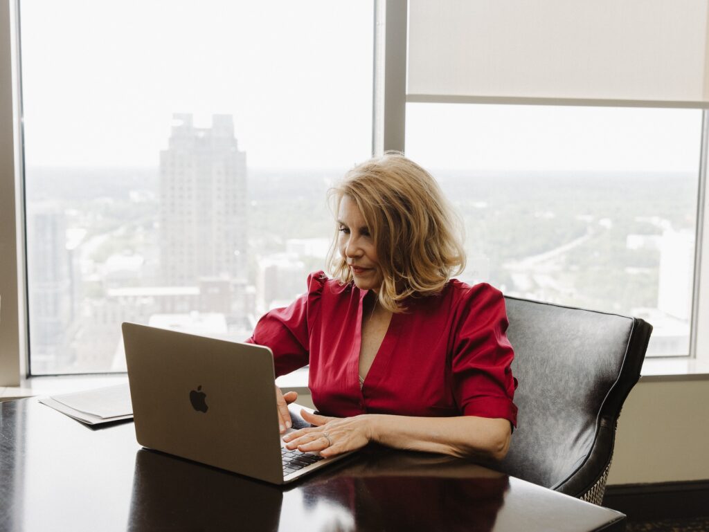Start a Business - Lisa Richey - Business Etiquette Speaker